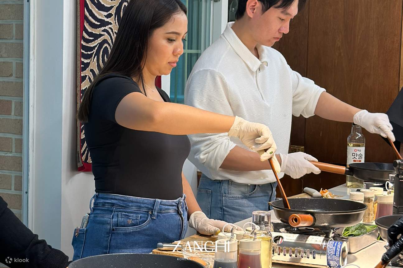 Premium Korean Traditional Feast Cooking Class in Seoul - Klook Philippines